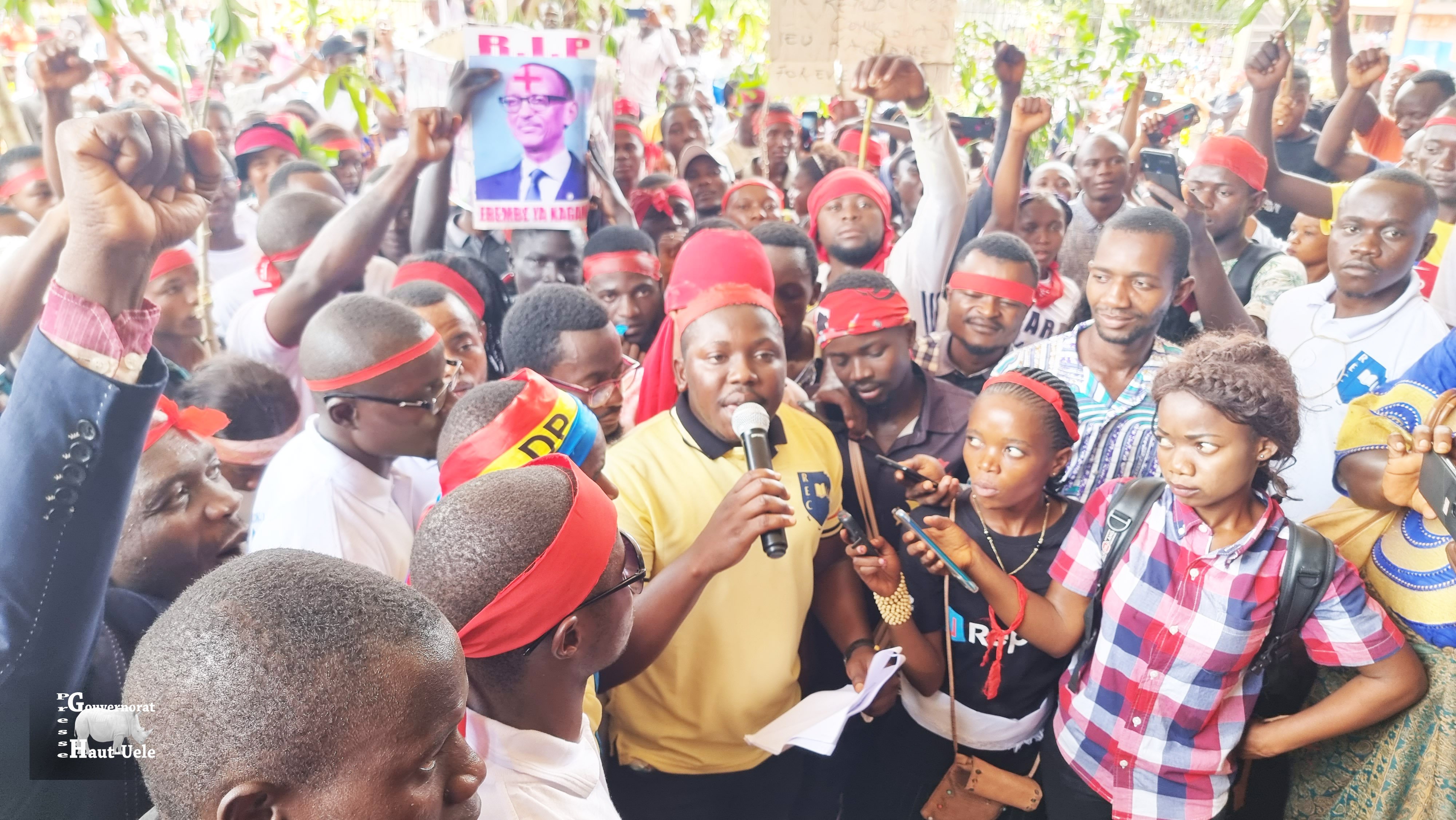Haut-Uele : Des centainesd'étudiants dans la rue à Isiro pour ...